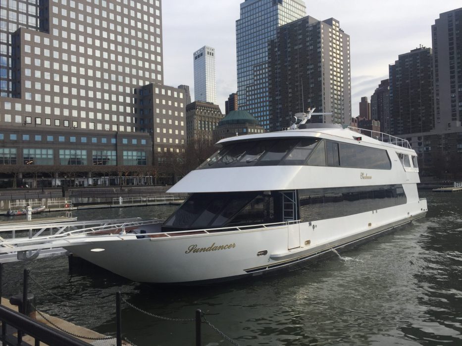 Book Your NYC Corporate Boat Cruise-Host a Office Boat Party